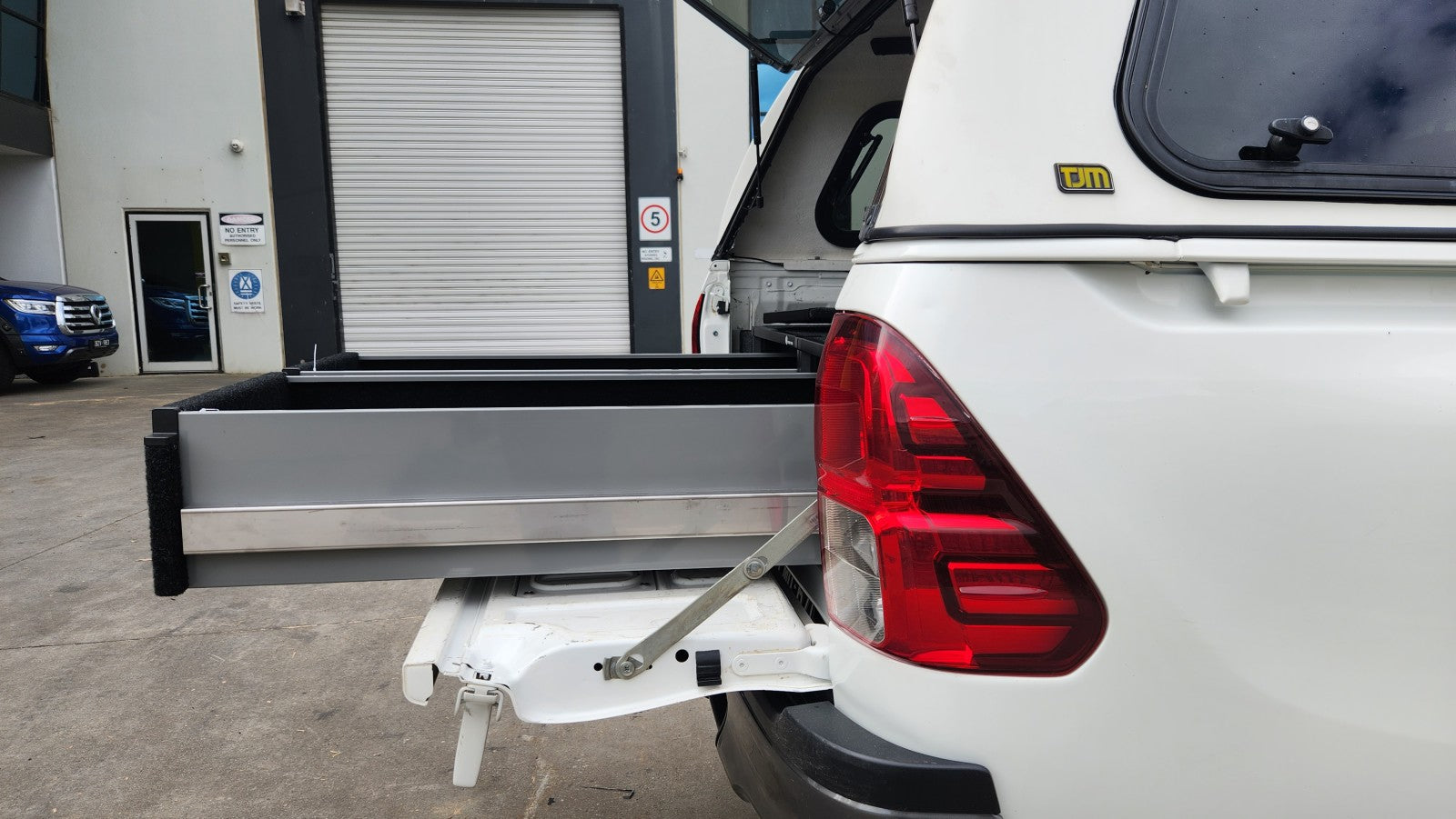 Toyota HILUX REVO SR (J-DECK) DC 2015-2024 Premium UltraGLIDE Heavy Du ...